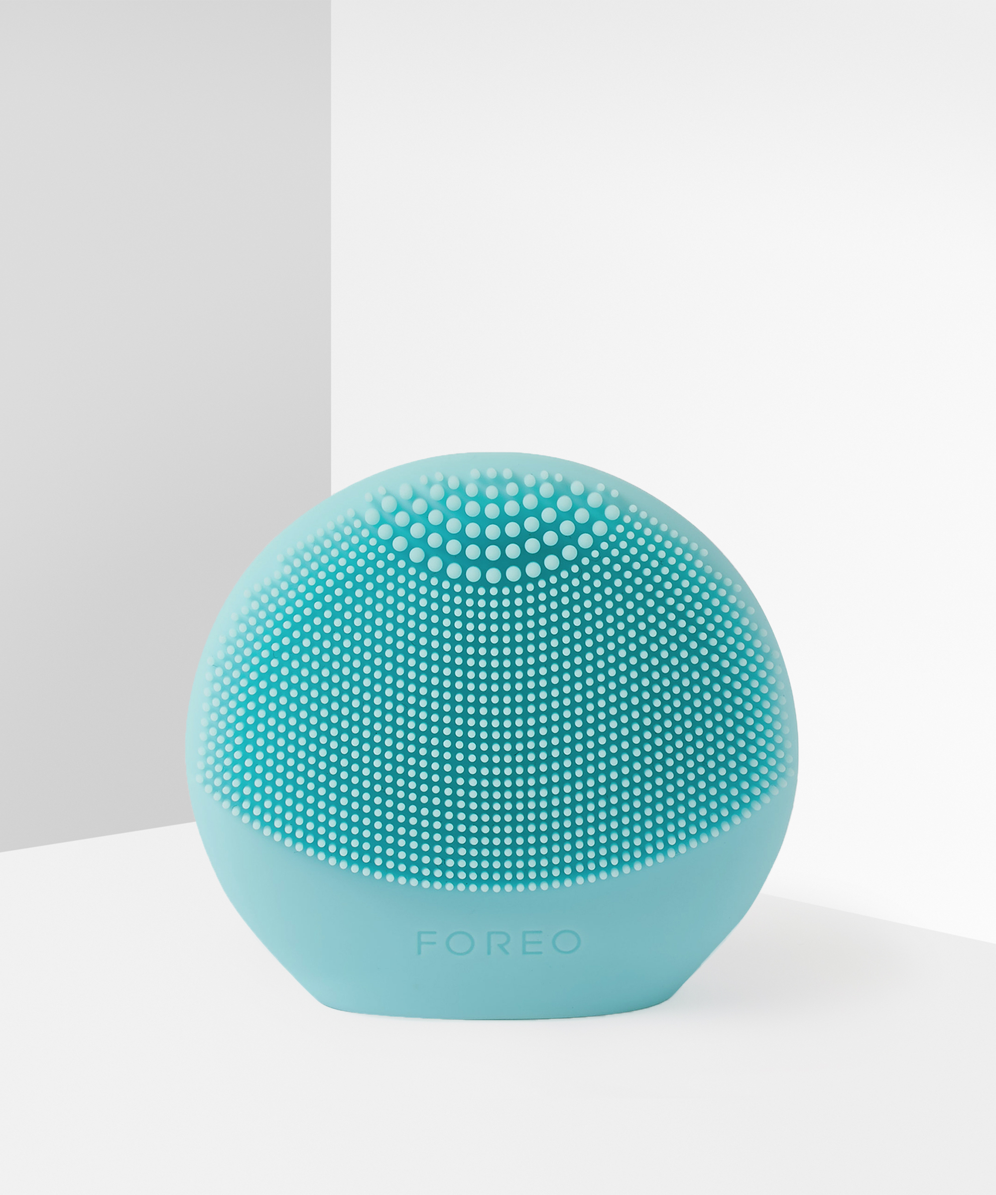 Foreo LUNA™ Fofo Face Brush with Skin Analysis - Mint at BEAUTY BAY