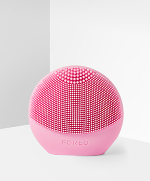 Foreo LUNA™ Fofo Face Brush with Skin Analysis - Pearl Pink at BEAUTY BAY