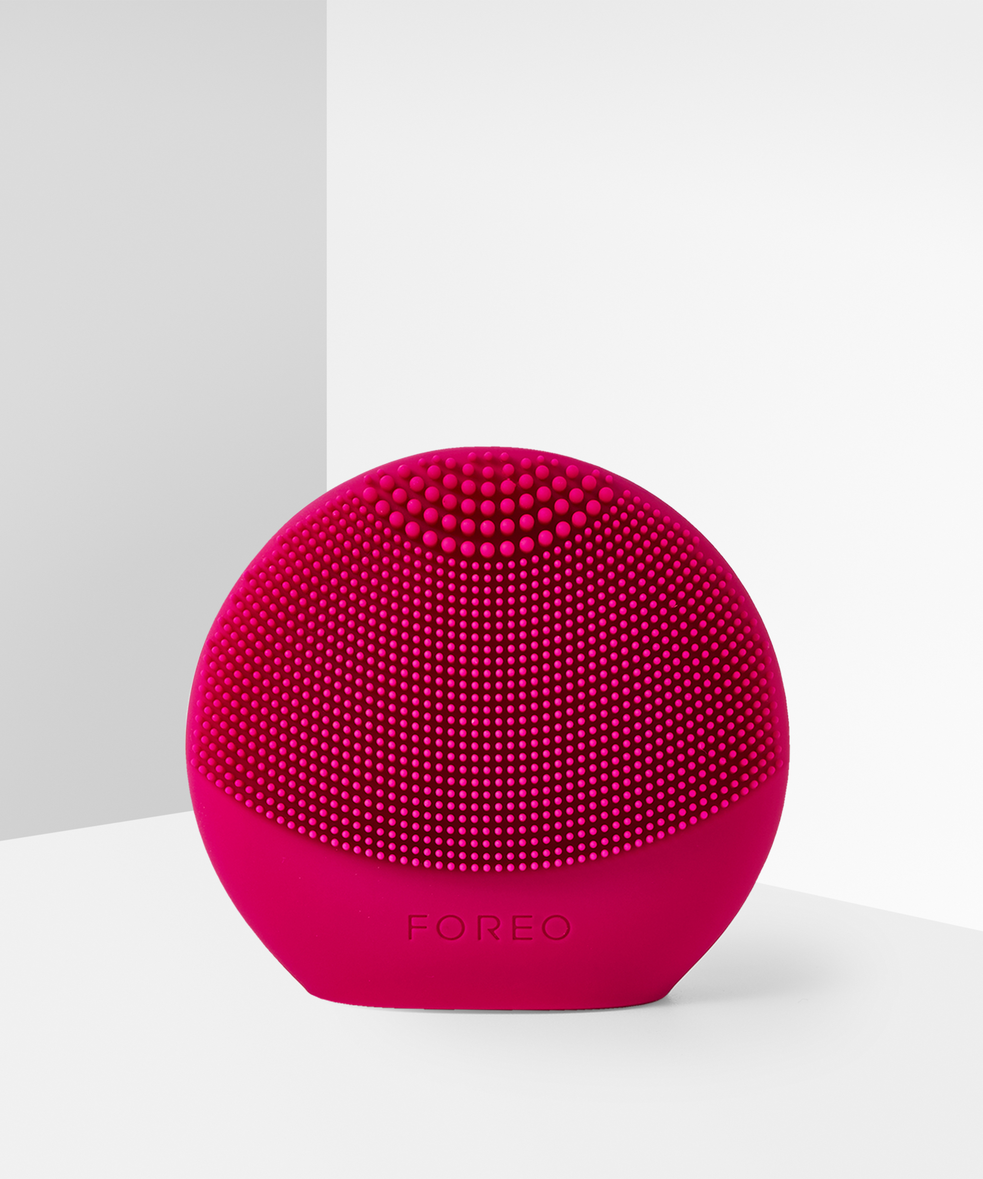 Foreo LUNA™ Fofo Face Brush with Skin Analysis - Fuchsia at BEAUTY BAY