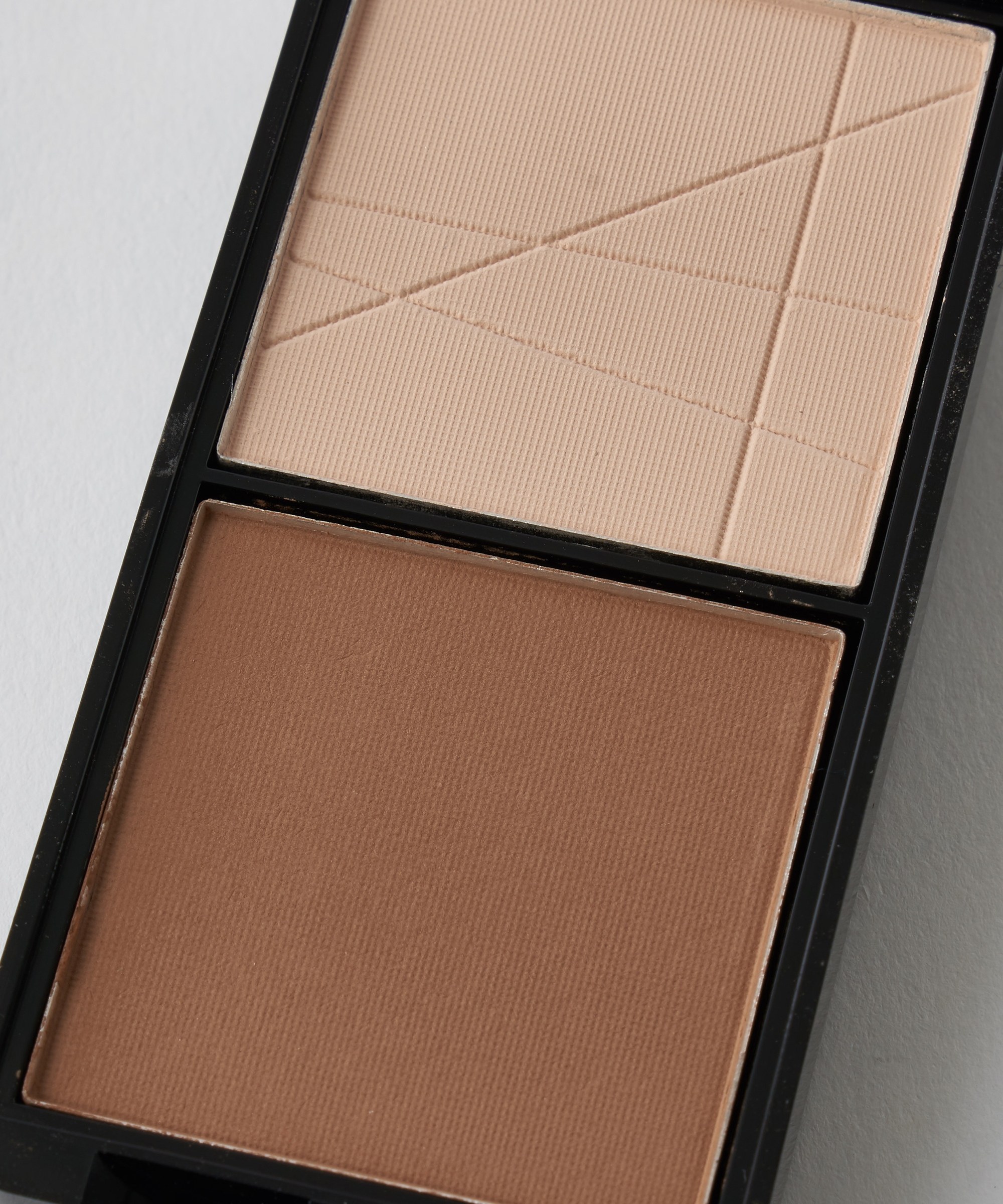 L.A. Girl PRO.Contour Powder Highlight And Contour Duo at BEAUTY BAY