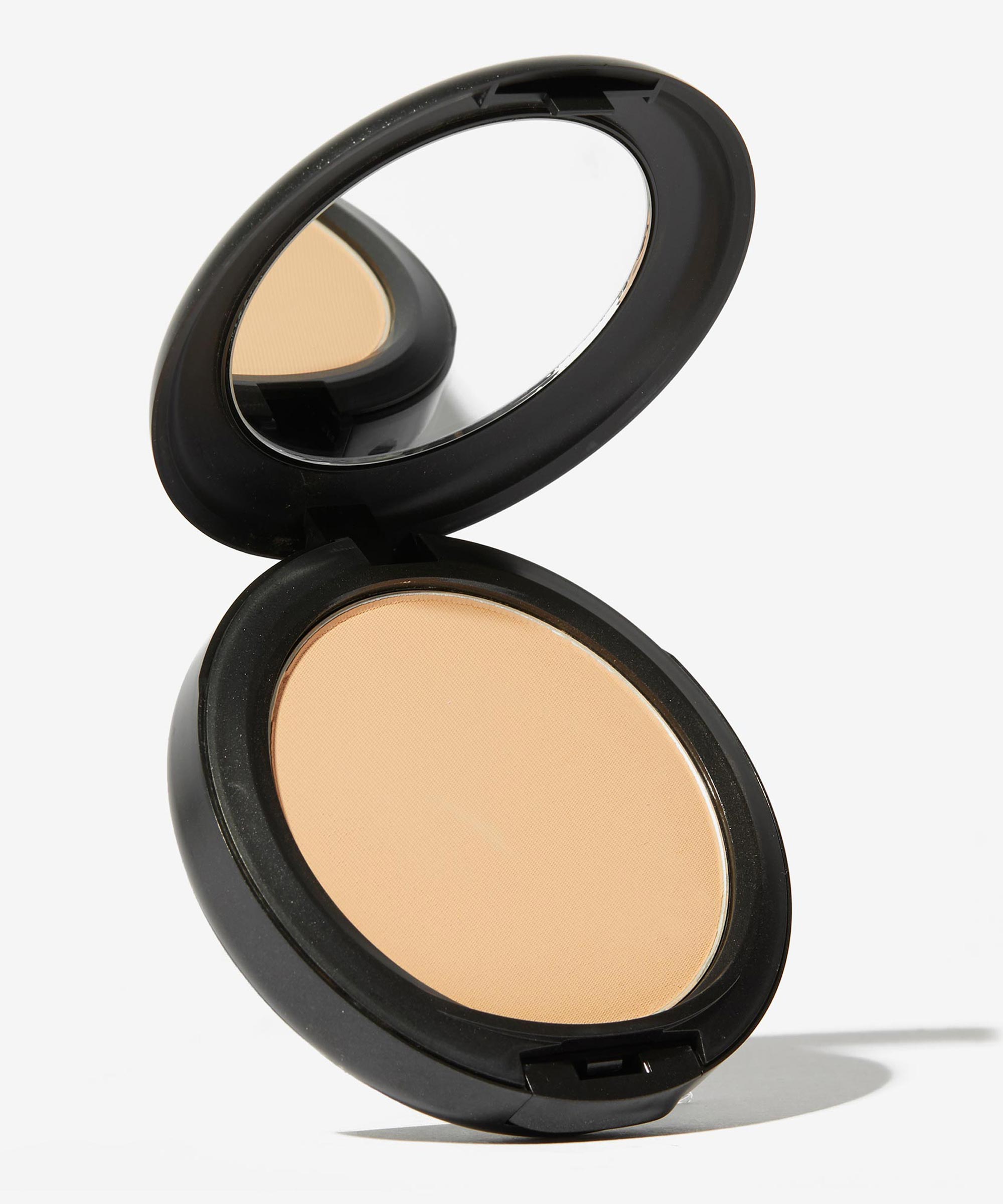 MAC Cosmetics Studio Fix Powder Plus Foundation - C4.5 at BEAUTY BAY